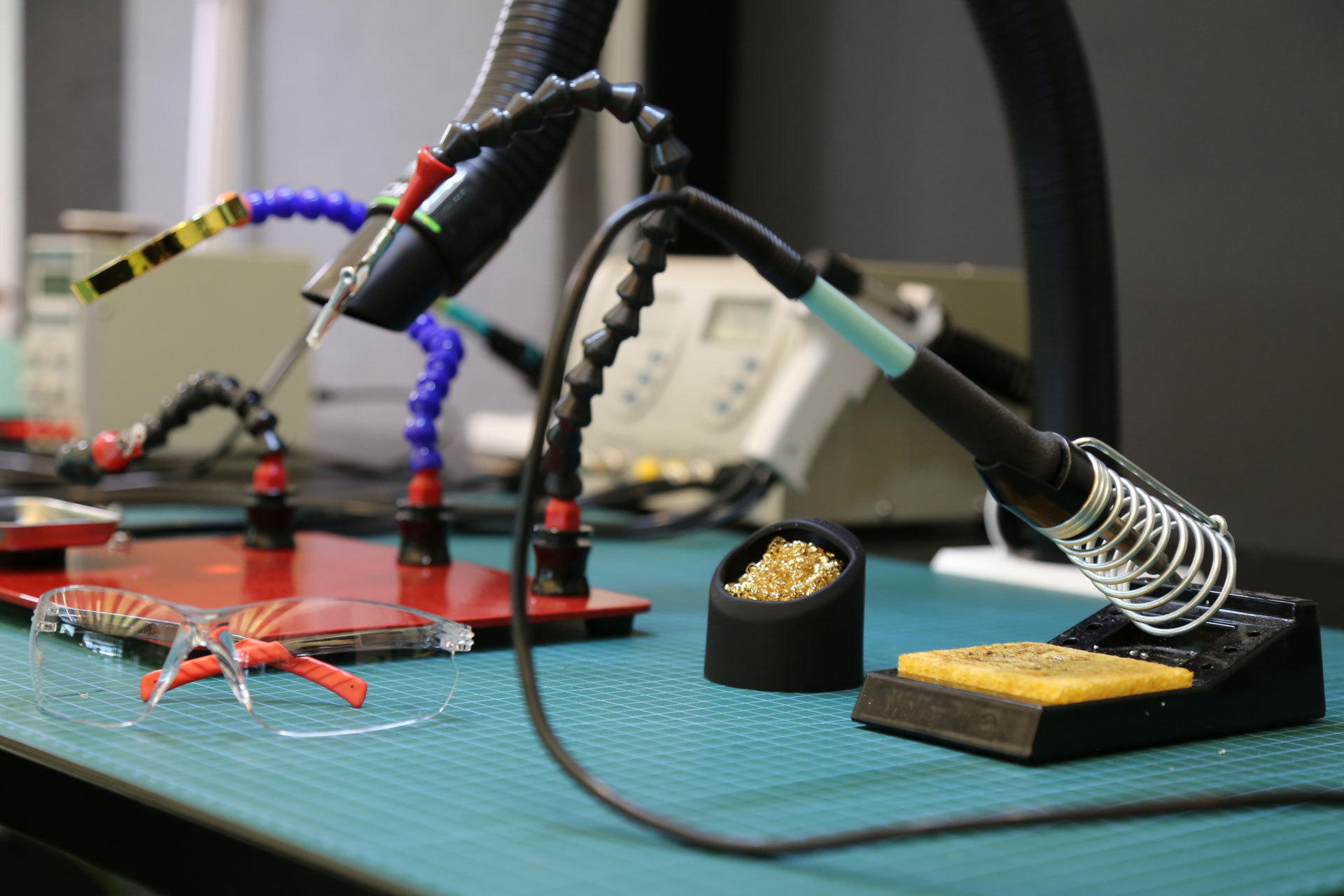 Electronics Bench A - Spaces - State Library of Queensland