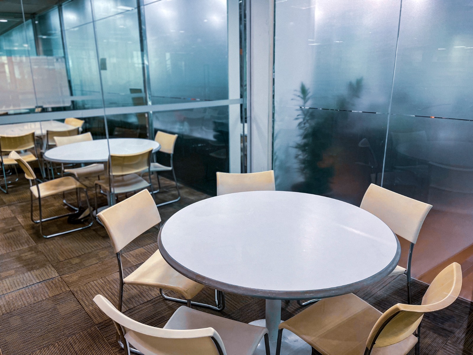 4th Floor (Working Space) - Facilities - Library Guides at Universitas ...